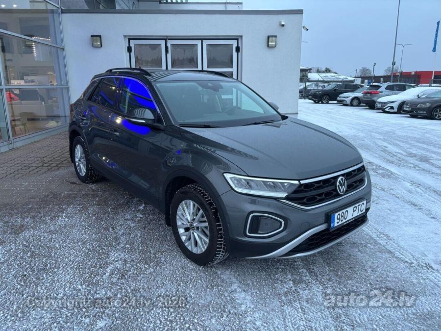 Pelēks Volkswagen T-Roc 2024 Tartu, ar dzinēja tilpumu 1.50 L un nobraukumu 23 tūkst. km par 24500 €, foto 2 vietnē AUTOMOTO.COM.LV