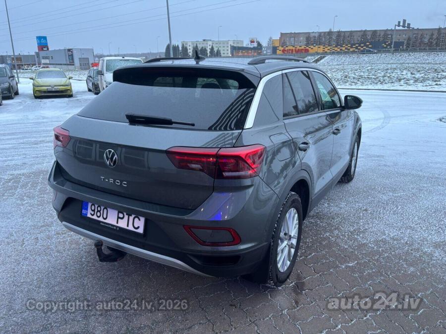 Pelēks Volkswagen T-Roc 2024 Tartu, ar dzinēja tilpumu 1.50 L un nobraukumu 23 tūkst. km par 24500 €, foto 3 vietnē AUTOMOTO.COM.LV