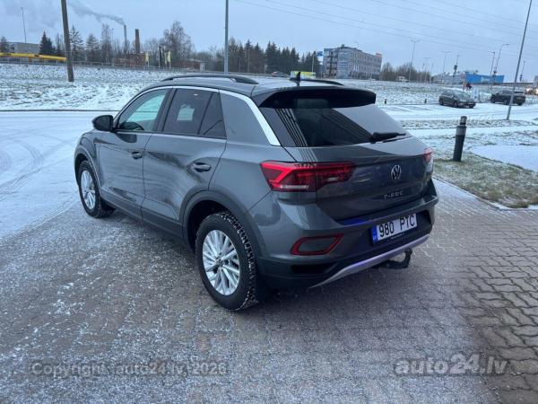 Pelēks Volkswagen T-Roc 2024 Tartu, ar dzinēja tilpumu 1.50 L un nobraukumu 23 tūkst. km par 24500 €, foto 4 vietnē AUTOMOTO.COM.LV
