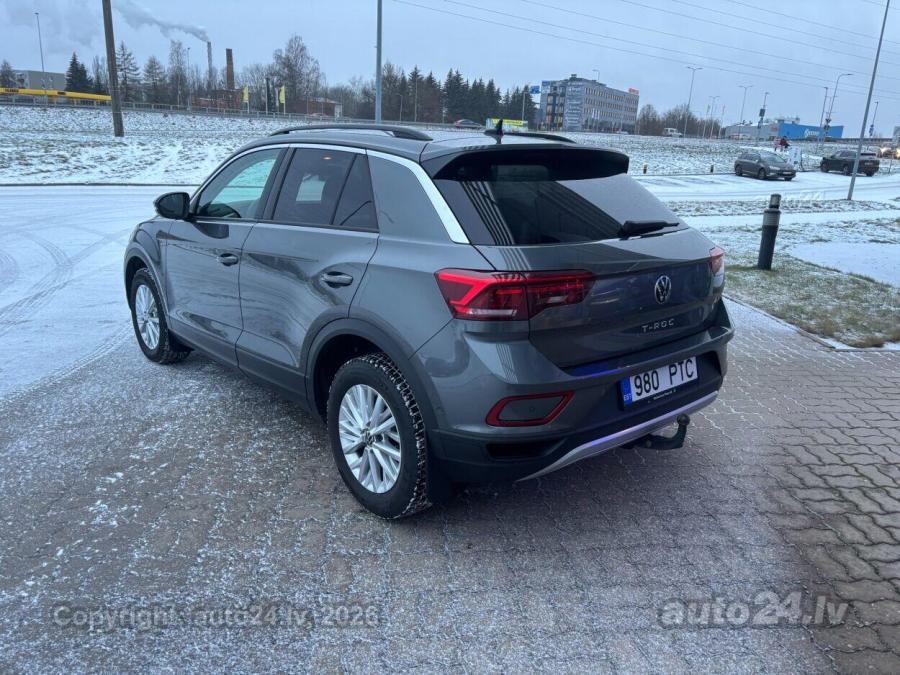 Pelēks Volkswagen T-Roc 2024 Tartu, ar dzinēja tilpumu 1.50 L un nobraukumu 23 tūkst. km par 24500 €, foto 4 vietnē AUTOMOTO.COM.LV