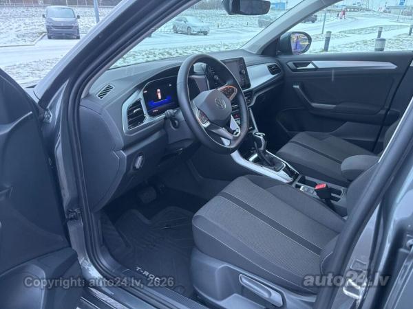 Pelēks Volkswagen T-Roc 2024 Tartu, ar dzinēja tilpumu 1.50 L un nobraukumu 23 tūkst. km par 24500 €, foto 7 vietnē AUTOMOTO.COM.LV