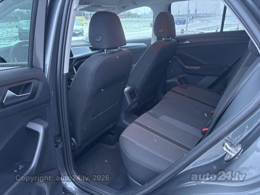 Pelēks Volkswagen T-Roc 2024 Tartu, ar dzinēja tilpumu 1.50 L un nobraukumu 23 tūkst. km par 24500 €, foto 8 vietnē AUTOMOTO.COM.LV