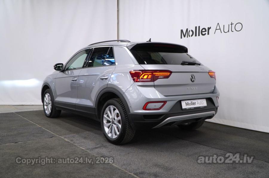 Grey Volkswagen T-Roc 2024 in Tallinn, with an engine capacity of 1.50 L and mileage of 25 thousand km for 25900 €, photo 4 on AUTOMOTO.COM.LV