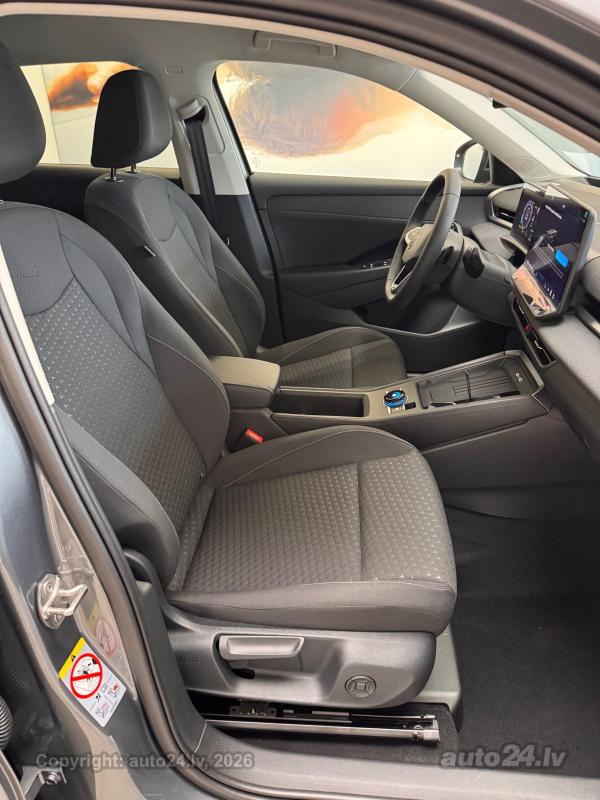 Pelēks Volkswagen T-Roc 2026 Viljandi, ar dzinēja tilpumu 1.50 L un nobraukumu 0 tūkst. km par 29890 €, foto 4 vietnē AUTOMOTO.COM.LV
