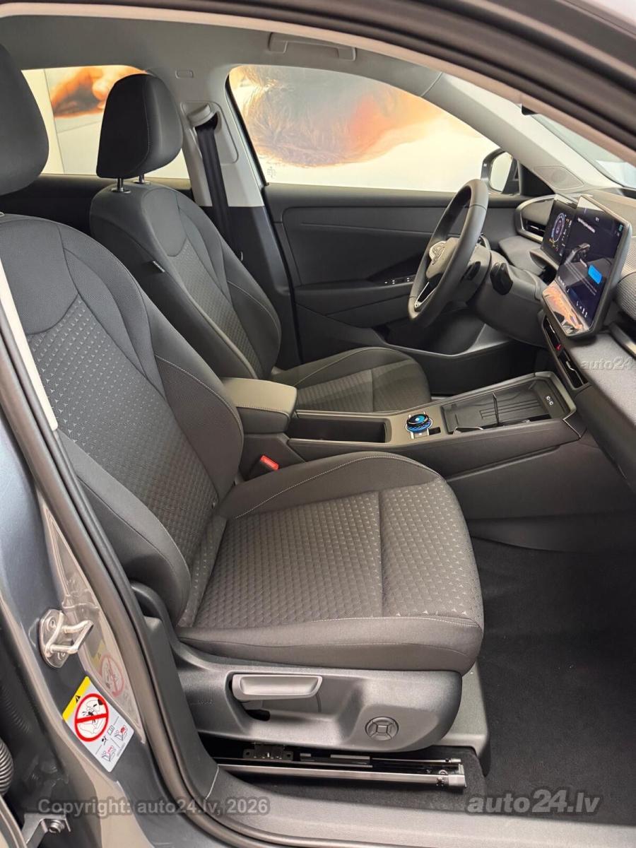 Grey Volkswagen T-Roc 2026 in Viljandi, with an engine capacity of 1.50 L and mileage of 0 thousand km for 27270 €, photo 5 on AUTOMOTO.COM.LV