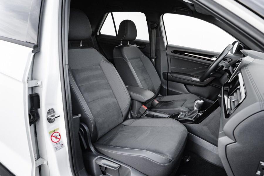 Volkswagen T-Roc 2023 Rīga, ar dzinēja tilpumu 1.50 L un nobraukumu 28 tūkst. km par 24650 €, foto 6 vietnē AUTOMOTO.COM.LV