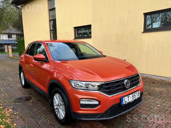 Orange Volkswagen T-Roc 2019 in Riga, with an engine capacity of 1.50 L and mileage of 215 thousand km for 15800 €, photo 11 on AUTOMOTO.COM.LV