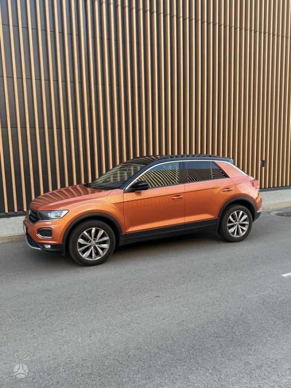 Orange Volkswagen T-Roc 2019 in Kaunas, with an engine capacity of 1.50 L and mileage of 78 thousand km for 18700 €, photo 2 on AUTOMOTO.COM.LV