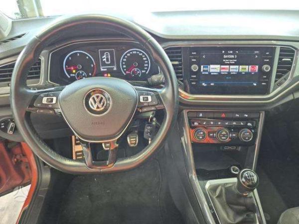 Orange Volkswagen T-Roc 2019 in Kaunas, with an engine capacity of 1.60 L and mileage of 209 thousand km for 9650 €, photo 6 on AUTOMOTO.COM.LV