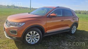 Orange Volkswagen T-Roc 2020 in Liepaja, with an engine capacity of 1.50 L and mileage of 24 thousand km for 19500 €, photo 1 on AUTOMOTO.COM.LV