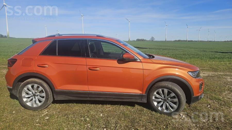 Orange Volkswagen T-Roc 2020 in Liepaja, with an engine capacity of 1.50 L and mileage of 24 thousand km for 19500 €, photo 7 on AUTOMOTO.COM.LV