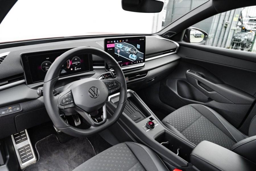 Oranžs Volkswagen T-Roc 2026 Rīga, ar dzinēja tilpumu 1.50 L un nobraukumu 3 tūkst. km par 37500 €, foto 34 vietnē AUTOMOTO.COM.LV