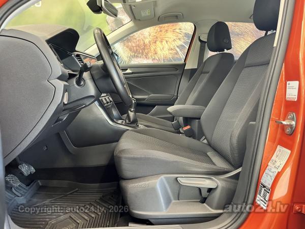 Orange Volkswagen T-Roc 2019 in Tallinn, with an engine capacity of 1.00 L and mileage of 139 thousand km for 14200 €, photo 9 on AUTOMOTO.COM.LV