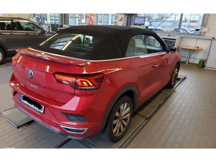 Red Volkswagen T-Roc 2021 in Kaunas, with an engine capacity of 1.50 L and mileage of 39 thousand km for 27014 €, photo 2 on AUTOMOTO.COM.LV
