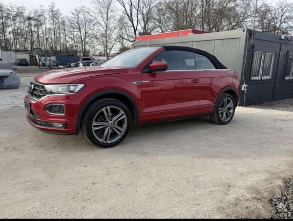 Red Volkswagen T-Roc 2021 in Marijampole, with an engine capacity of 1.50 L and mileage of 60 thousand km for 13300 €, photo 5 on AUTOMOTO.COM.LV