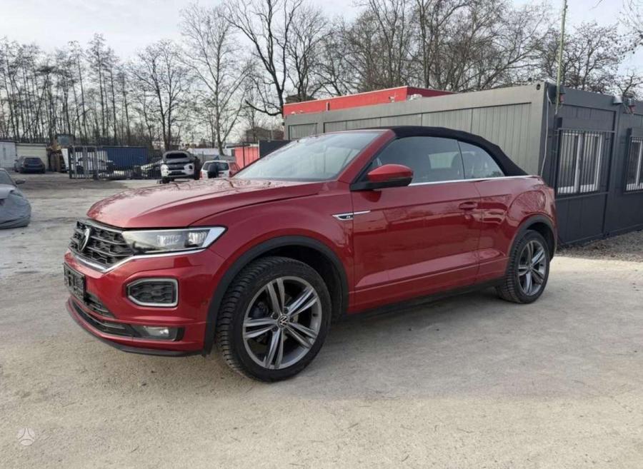 Red Volkswagen T-Roc 2021 in Marijampole, with an engine capacity of 1.50 L and mileage of 60 thousand km for 13300 €, photo 8 on AUTOMOTO.COM.LV