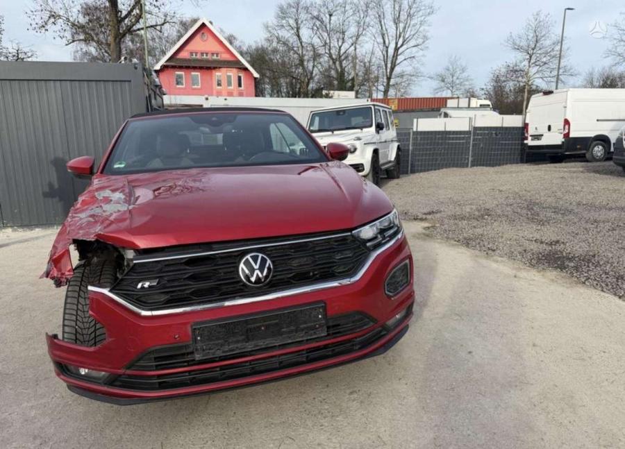 Red Volkswagen T-Roc 2021 in Marijampole, with an engine capacity of 1.50 L and mileage of 60 thousand km for 13300 €, photo 9 on AUTOMOTO.COM.LV