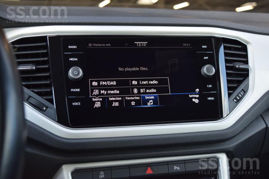 Red Volkswagen T-Roc 2021 in Riga, with an engine capacity of 1.50 L and mileage of 27 thousand km for 23500 €, photo 8 on AUTOMOTO.COM.LV