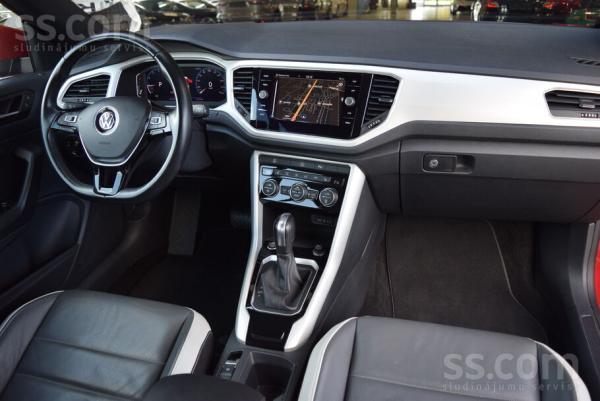 Sarkans Volkswagen T-Roc 2021 Rīga, ar dzinēja tilpumu 1.50 L un nobraukumu 27 tūkst. km par 23500 €, foto 4 vietnē AUTOMOTO.COM.LV