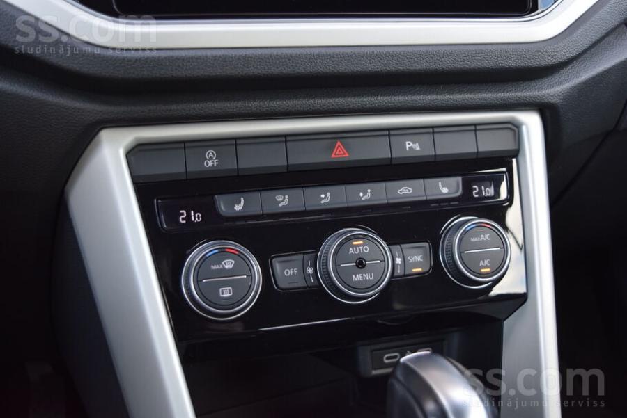 Sarkans Volkswagen T-Roc 2021 Rīga, ar dzinēja tilpumu 1.50 L un nobraukumu 27 tūkst. km par 23500 €, foto 7 vietnē AUTOMOTO.COM.LV