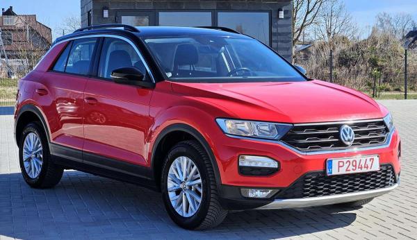 Red Volkswagen T-Roc 2018 in Taurage, with an engine capacity of 1.00 L and mileage of 255 thousand km for 8600 €, photo 1 on AUTOMOTO.COM.LV