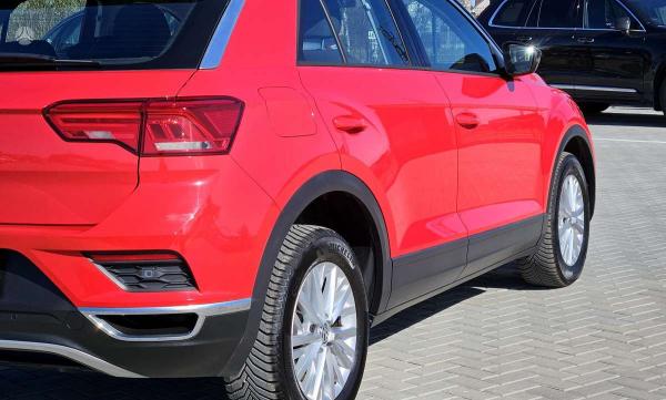 Red Volkswagen T-Roc 2018 in Taurage, with an engine capacity of 1.00 L and mileage of 255 thousand km for 8600 €, photo 10 on AUTOMOTO.COM.LV