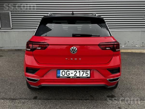 Red Volkswagen T-Roc 2018 in Riga, with an engine capacity of 1.50 L and mileage of 170 thousand km for 16900 €, photo 4 on AUTOMOTO.COM.LV