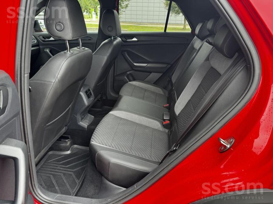 Sarkans Volkswagen T-Roc 2018 Rīga, ar dzinēja tilpumu 1.50 L un nobraukumu 170 tūkst. km par 16900 €, foto 12 vietnē AUTOMOTO.COM.LV