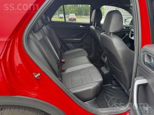 Sarkans Volkswagen T-Roc 2018 Rīga, ar dzinēja tilpumu 1.50 L un nobraukumu 170 tūkst. km par 16900 €, foto 13 vietnē AUTOMOTO.COM.LV