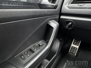 Sarkans Volkswagen T-Roc 2018 Rīga, ar dzinēja tilpumu 1.50 L un nobraukumu 170 tūkst. km par 16900 €, foto 25 vietnē AUTOMOTO.COM.LV