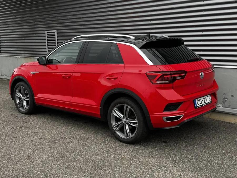 Red Volkswagen T-Roc 2018 in Riga, with an engine capacity of 1.50 L and mileage of 170 thousand km for 16900 €, photo 4 on AUTOMOTO.COM.LV