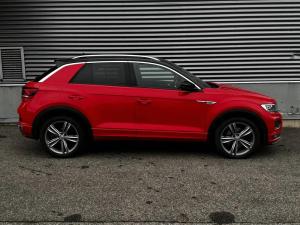 Red Volkswagen T-Roc 2018 in Riga, with an engine capacity of 1.50 L and mileage of 170 thousand km for 16900 €, photo 7 on AUTOMOTO.COM.LV