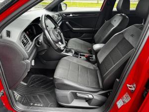 Red Volkswagen T-Roc 2018 in Riga, with an engine capacity of 1.50 L and mileage of 170 thousand km for 16900 €, photo 10 on AUTOMOTO.COM.LV