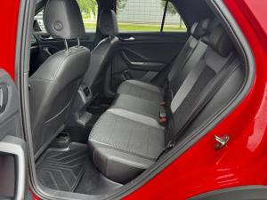 Red Volkswagen T-Roc 2018 in Riga, with an engine capacity of 1.50 L and mileage of 170 thousand km for 16900 €, photo 12 on AUTOMOTO.COM.LV