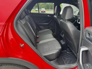 Red Volkswagen T-Roc 2018 in Riga, with an engine capacity of 1.50 L and mileage of 170 thousand km for 16900 €, photo 13 on AUTOMOTO.COM.LV