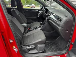 Red Volkswagen T-Roc 2018 in Riga, with an engine capacity of 1.50 L and mileage of 170 thousand km for 16900 €, photo 14 on AUTOMOTO.COM.LV