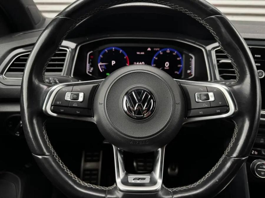 Red Volkswagen T-Roc 2018 in Riga, with an engine capacity of 1.50 L and mileage of 170 thousand km for 16900 €, photo 16 on AUTOMOTO.COM.LV