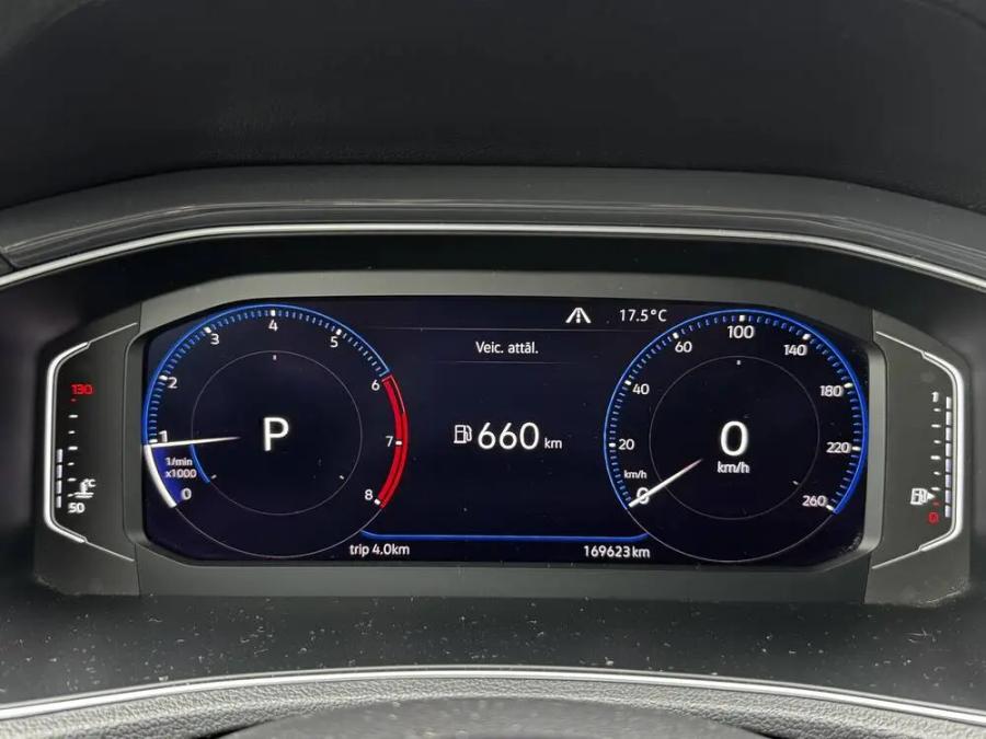 Red Volkswagen T-Roc 2018 in Riga, with an engine capacity of 1.50 L and mileage of 170 thousand km for 16900 €, photo 17 on AUTOMOTO.COM.LV