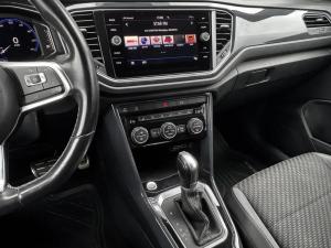 Red Volkswagen T-Roc 2018 in Riga, with an engine capacity of 1.50 L and mileage of 170 thousand km for 16900 €, photo 19 on AUTOMOTO.COM.LV