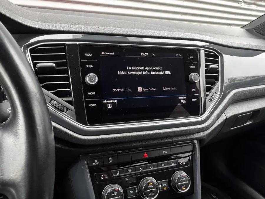Red Volkswagen T-Roc 2018 in Riga, with an engine capacity of 1.50 L and mileage of 170 thousand km for 16900 €, photo 23 on AUTOMOTO.COM.LV