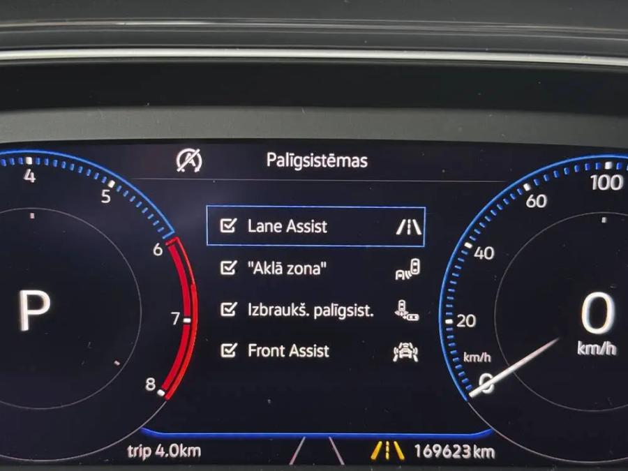Red Volkswagen T-Roc 2018 in Riga, with an engine capacity of 1.50 L and mileage of 170 thousand km for 16900 €, photo 26 on AUTOMOTO.COM.LV