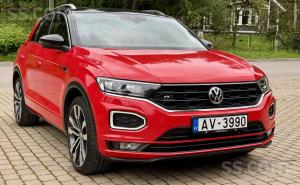 Red Volkswagen T-Roc 2018 in Riga, with an engine capacity of 2.00 L and mileage of 96 thousand km for 22800 €, photo 3 on AUTOMOTO.COM.LV