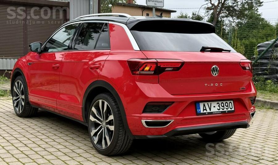 Red Volkswagen T-Roc 2018 in Riga, with an engine capacity of 2.00 L and mileage of 96 thousand km for 22800 €, photo 5 on AUTOMOTO.COM.LV