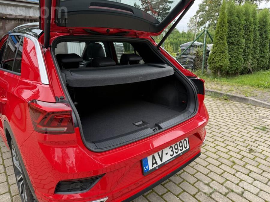 Red Volkswagen T-Roc 2018 in Riga, with an engine capacity of 2.00 L and mileage of 96 thousand km for 22800 €, photo 6 on AUTOMOTO.COM.LV