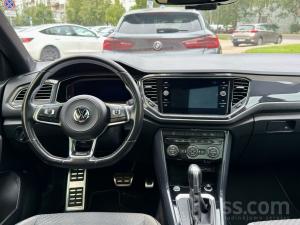 Red Volkswagen T-Roc 2018 in Riga, with an engine capacity of 2.00 L and mileage of 96 thousand km for 22800 €, photo 16 on AUTOMOTO.COM.LV