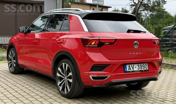 Red Volkswagen T-Roc 2018 in Riga, with an engine capacity of 2.00 L and mileage of 96 thousand km for 20800 €, photo 5 on AUTOMOTO.COM.LV