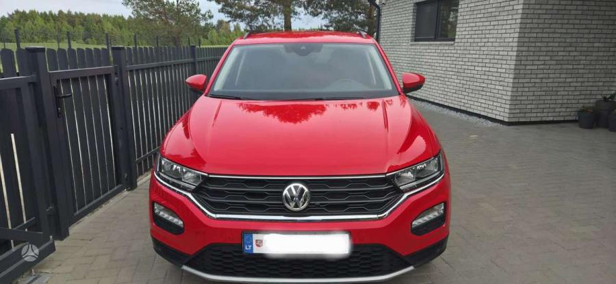 Red Volkswagen T-Roc 2019 in Vilnius, with an engine capacity of 1.50 L and mileage of 96 thousand km for 15500 €, photo 1 on AUTOMOTO.COM.LV