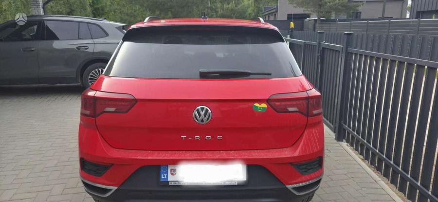 Red Volkswagen T-Roc 2019 in Vilnius, with an engine capacity of 1.50 L and mileage of 96 thousand km for 15500 €, photo 6 on AUTOMOTO.COM.LV
