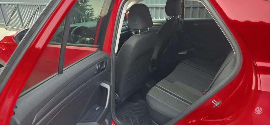 Red Volkswagen T-Roc 2019 in Vilnius, with an engine capacity of 1.50 L and mileage of 96 thousand km for 15500 €, photo 7 on AUTOMOTO.COM.LV