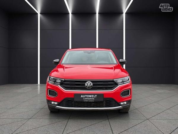 Red Volkswagen T-Roc 2020 in Kaunas, with an engine capacity of 2.00 L and mileage of 45 thousand km for 24436 €, photo 2 on AUTOMOTO.COM.LV